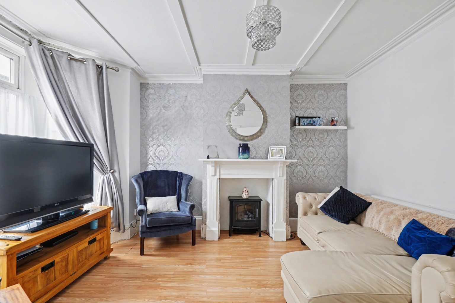 Guide Price £260,000 - £270,000 3 Beds, No Chain Walking Distance of ...